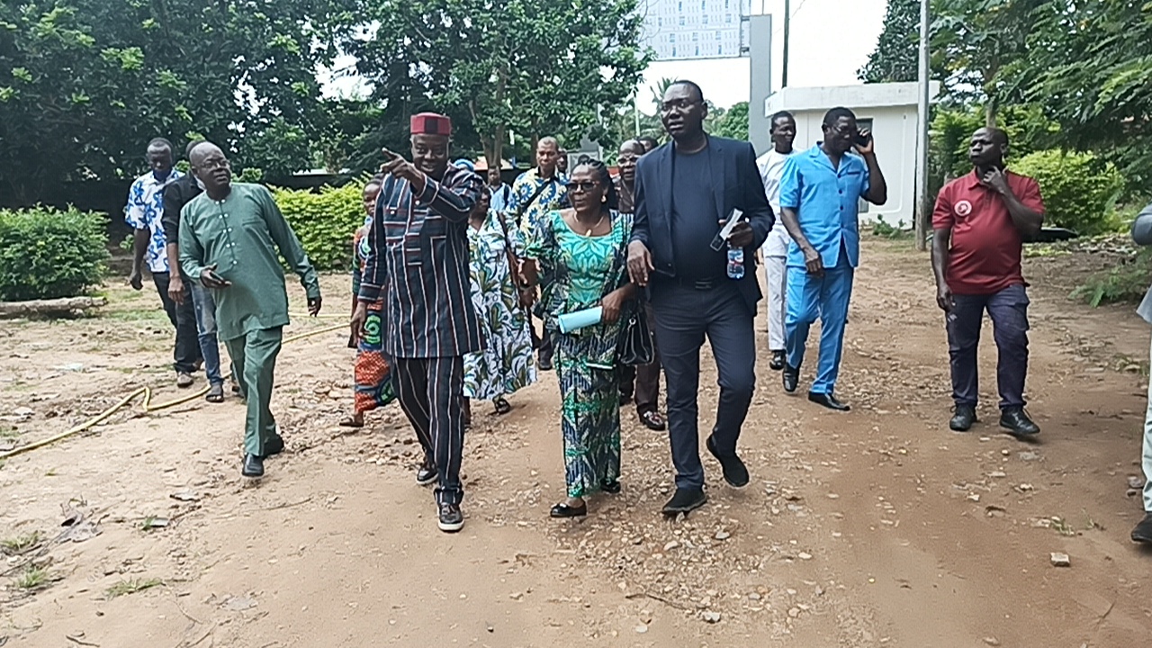 Visite du Ministre délégué HODIN aux Chantiers de Formation Technique ...